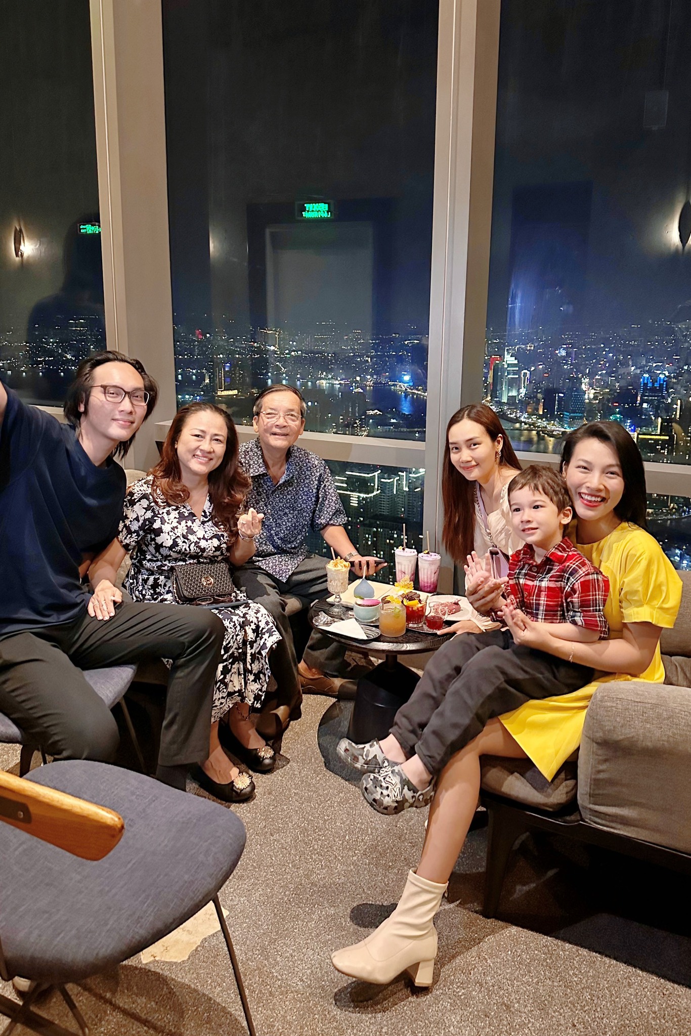 Nhà Hàng Cao Cấp Blank Lounge | Đặt Bàn, Menu Đa Dạng, Không Gian Sang ...